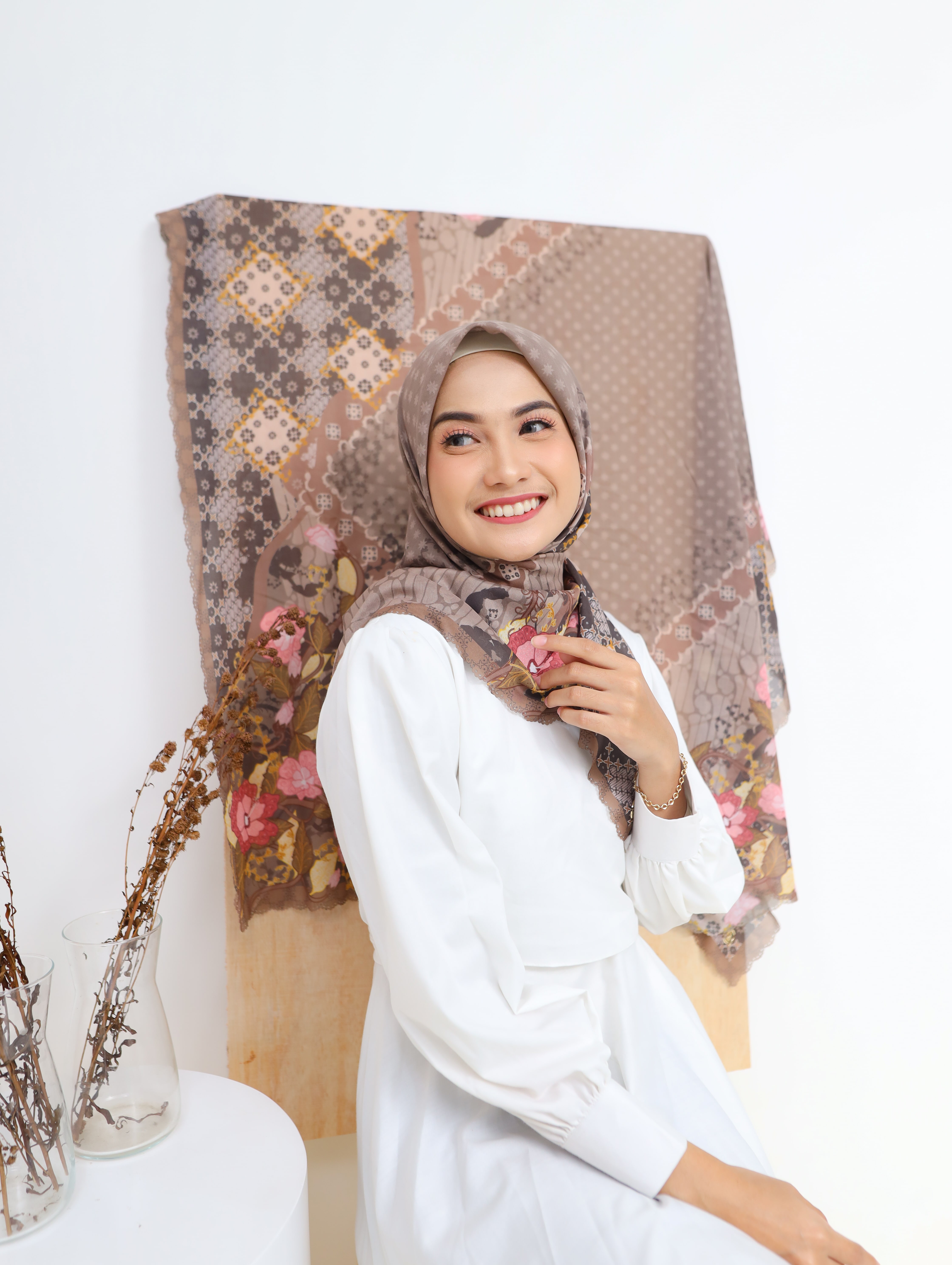 Scarfola Nuswapada Series in Clay | Toco Iklan Baris